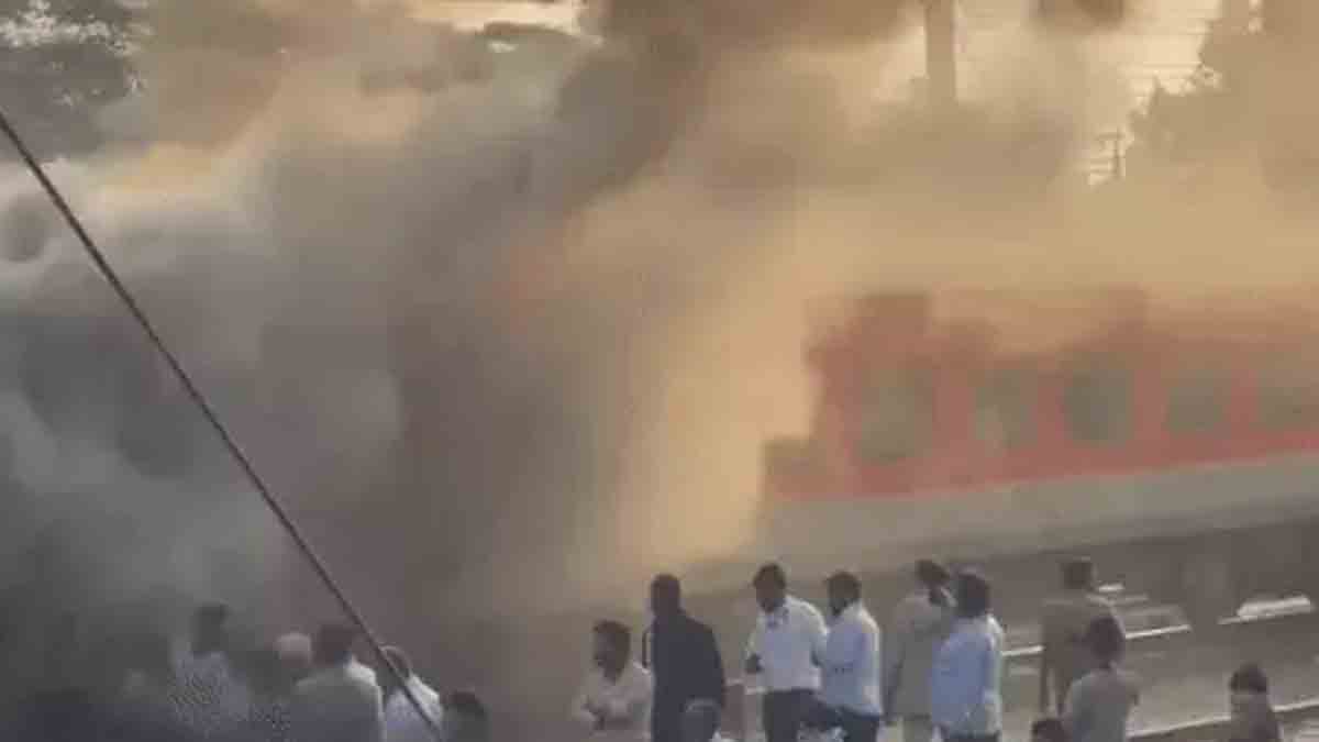 Garib Rath Train: पंजाब से बिहार जा रही गरीबरथ एक्सप्रेस में सरहिंद के ...