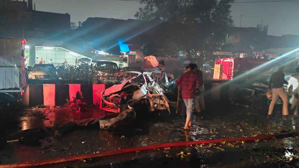 Delhi Blast: दिल्ली में ब्लास्ट, अब तक 8 की मौत, कई घायल, कई कारें जलकर खाक, चारों तरफ मची अफरा-तफरी